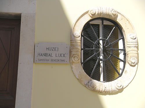 The fine art of making lace from agave leaves | Go Hvar