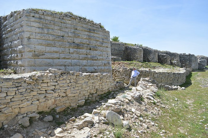 The Walls of Asseria – ancient Liburnian settlement and Roman town | Go ...